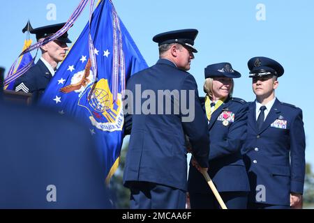 ÉTATS-UNIS Le colonel Kirsten Aguilar de la Force aérienne prononce un ...