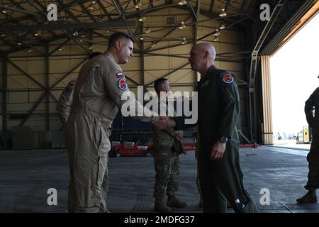 ÉTATS-UNIS Le colonel de la Force aérienne Calvin Powell (à droite ...