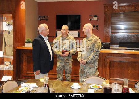 Brig. Le général David W. Gardner, du joint Readiness Training Centre ...