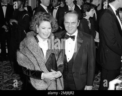 Bob Newhart et avec sa femme Ginny et leurs enfants à l'hôtel Beverly ...