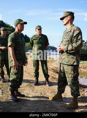 Bang. Le général Len 'Loni' Anderson, centre AFT, commandant général de ...