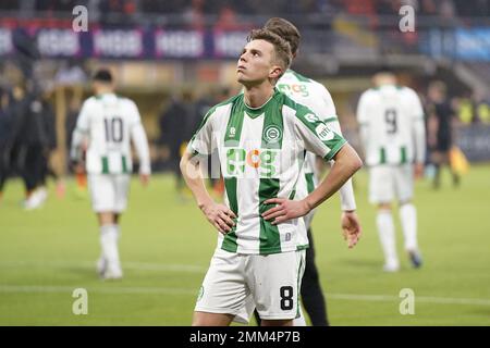 VOLENDAM - (lr) Johan Hove du FC Groningen, Brian plat du FC Volendam ...
