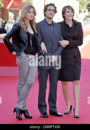 (G-D) l'actrice Cecile Cassel, Benjamin Siksou et le réalisateur Audrey Estrougo assistent à l ...
