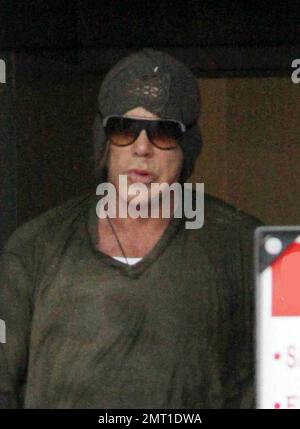 EXCLUSIF !! L'acteur Badboy Mickey Rourke montre un peu de chic sans ...