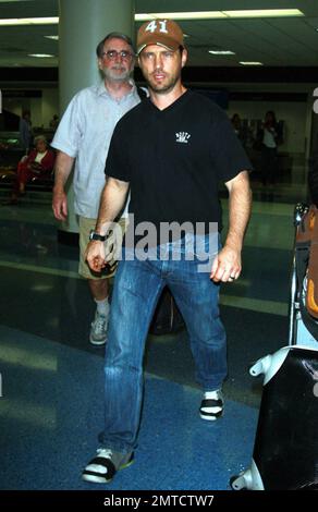 Jason Priestley a été repéré arrivant à LAX aujourd'hui. L'acteur, qui ...