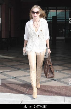 Sharon Stone, 53 ans, quitte un bâtiment médical à Beverly Hills. Dans ...