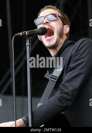 Le chanteur principal Tom Smith du groupe de rock britannique The ...