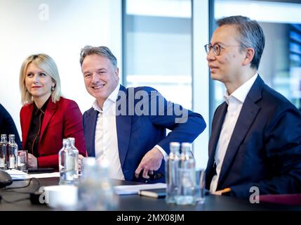 AMSTERDAM - Ljiljana Cortan, Chief Risk Officer, et Steven van Rijswijk ...