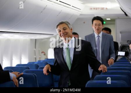 Ray Conner, left, Boeing president and CEO of commercial airlines ...