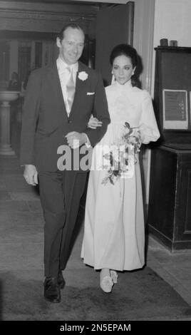 Lord Harlech, ancien ambassadeur britannique en Amérique, et Pamela ...