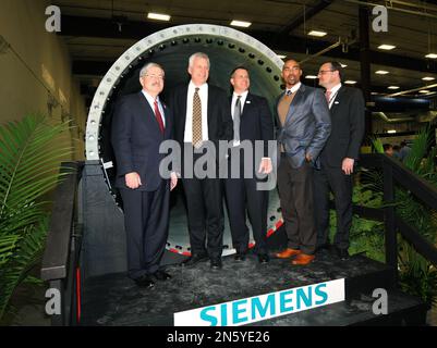 IMAGE DISTRIBUTED FOR SIEMENS ENERGY - Iowa Governor Terry Branstad ...