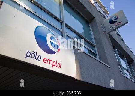 Le logo Pole emploi à l'entrée de la Gap , France sur 09 février 2023 ...