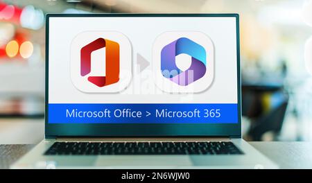 POZNAN, POL - 19 JANVIER 2023 : ordinateur portable affichant les logos de Microsoft 365, une ...
