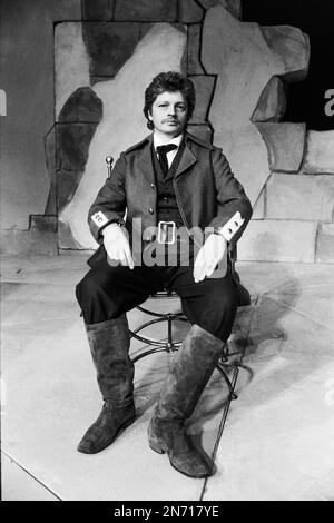 L'acteur français Bruno Devoldere, séance de portrait avant la création ...