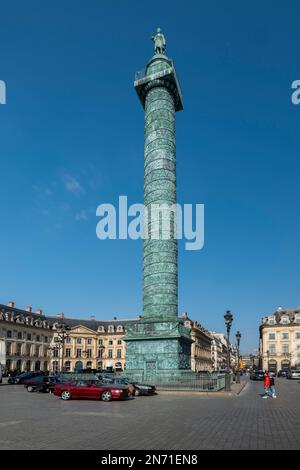 Colonne Vendôme avec statue de Napoléon Bonaparte, sur la place Vendôme ...