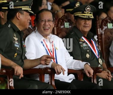 New Philippine Army chief Lt. Gen. Reynaldo Mapagu, right, and new ...
