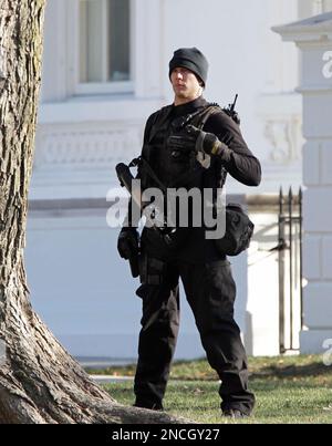 A member of the U.S. Secret Service Emergency Response Team (ERT ...