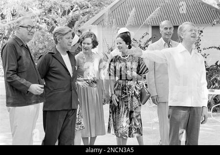 Helmut Schmidt, James Callaghan, Jimmy Carter et Giscard d'Estaing en ...