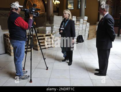 Former Connecticut TV news anchor Janet Peckinpaugh, left, interviews ...