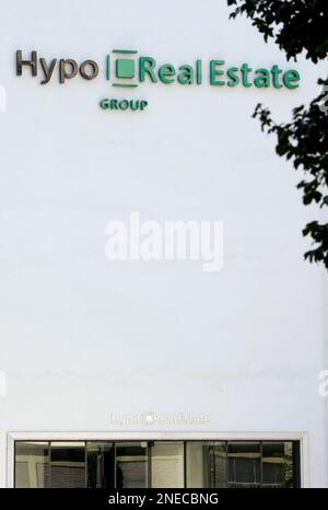 ARCHIV - Das Logo der Hypo Real Estate (HRE), fotografiert am 27. Juli ...