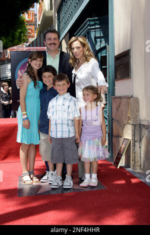 Marlee Matlin & mari Kevin Grandalski avec enfants Brandon Joseph ...
