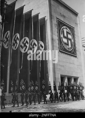 NSDAP - Le parti national-socialiste des travailleurs allemands de ...