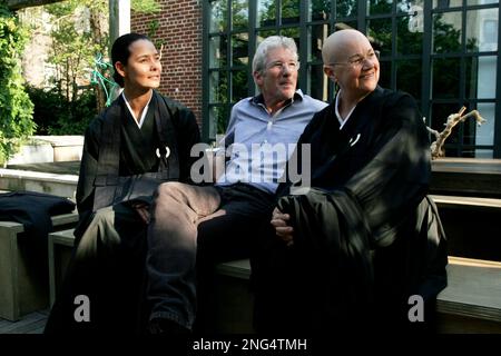 Actor Richard Gere, center, discusses Tibetan Buddhism with, from left ...