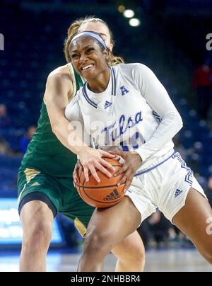 South Florida guard Carla Brito (55) drives to the hoop against ...