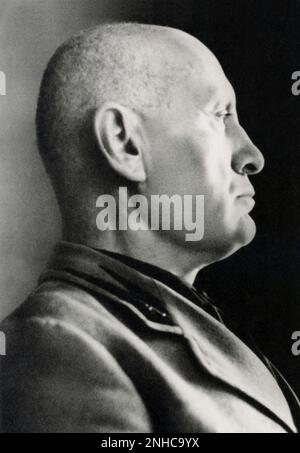 Benito Mussolini (1883 - 1945), 'Profilo Continuo' après la conception ...