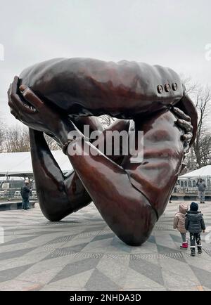 Photo by: GWR/STAR MAX/IPx 2023 1/15/23 The Embrace, a new statue ...