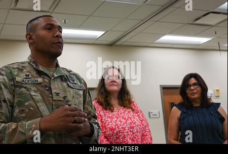 Le colonel Marcus Jackson, commandant du delta 2 de la base spatiale ...