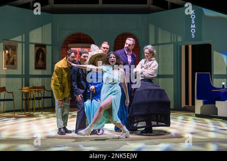 22 février 2023, Brandebourg, Cottbus: Les acteurs Charlotte Müller (l ...