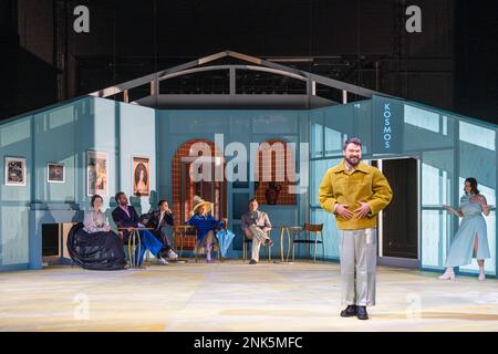 22 février 2023, Brandebourg, Cottbus: Les acteurs Charlotte Müller (l ...