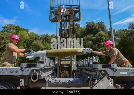 L'ancien Airman Andrew Ord, inspecteur des munitions de l'escadron 31st ...