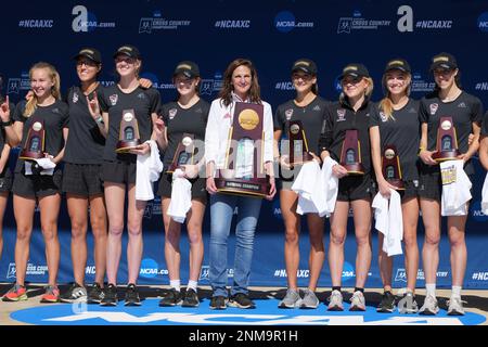 Members of the NC State Wolfpack women's team and coach Laurie Henes ...