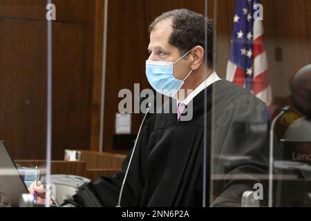 Judge Larry Yellin presides over the arraignment and bail hearing for ...