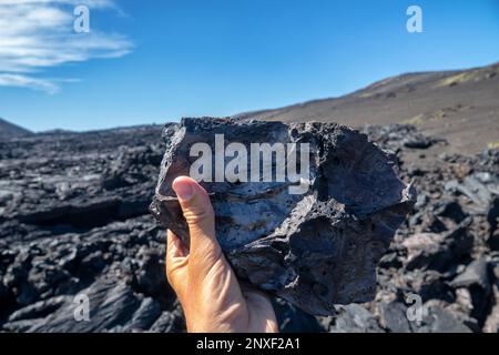 Lave solidifiée au basalte (clinker): Cascade de lave dermolithique, à ...