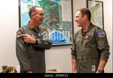 Le lieutenant-général John Healy, chef de la Réserve de la Force ...