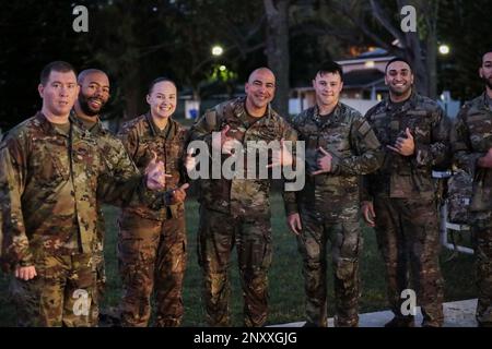 Hier, à Richardson Pool, Charlie Company, 715th MI BN a organisé une ...