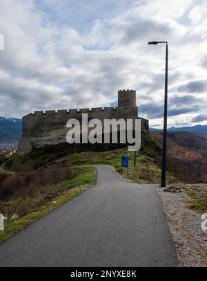 Ancienne fortification, château, tour de guet utilisée par les soldats ...