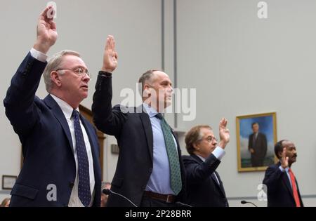 From left, former Freddie Mac Chief Executive Officer Richard Syron ...