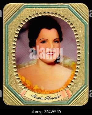 Portrait de l'actrice Magda Schneider - carte à cigarettes allemande ...