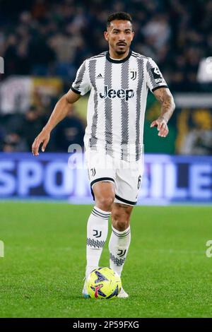 Danilo, le défenseur brésilien de Juventus, contrôle le ballon lors du ...
