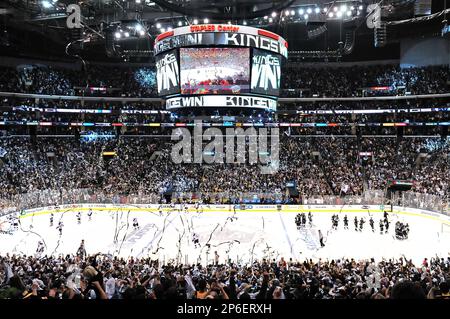 LOS ANGELES, CALIFORNIE - 06 MAI : (G-D) Eddie Huang et Shia Blanca ...