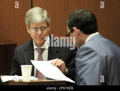 Defense attorney Ed Chernoff, right, approaches Dr. Robert Waldman an ...