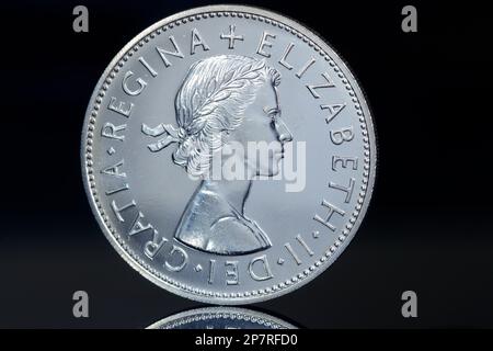 1970 demi-couronne avec le premier portrait de la reine Elizabeth II de ...