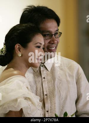 Philippine Senator and now Vice-presidential candidate Manuel "Mar ...