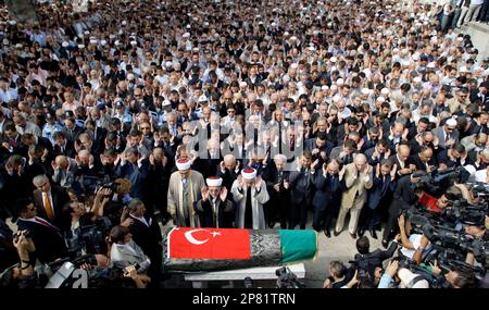 Some thousands of people attend the funeral of Osman Ertugrul Osmanoglu ...