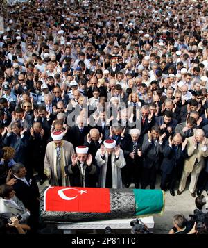 Some thousands of people attend the funeral of Osman Ertugrul Osmanoglu ...