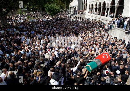 Some thousands of people attend the funeral of Osman Ertugrul Osmanoglu ...